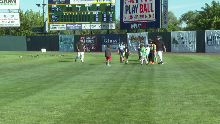 “It just means the world”: JUCO players help local youth during ...