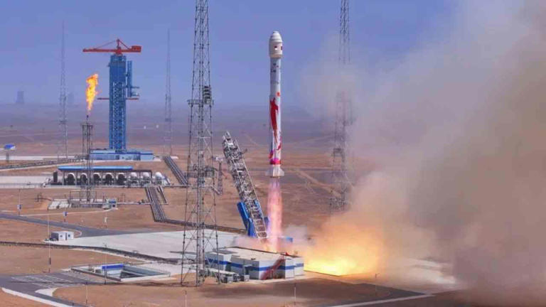 Methane-powered Chinese rocket successfully launched, leaves glowing ...