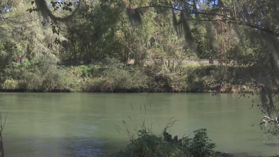 Volunteers join Augusta mayor for canal clean up effort