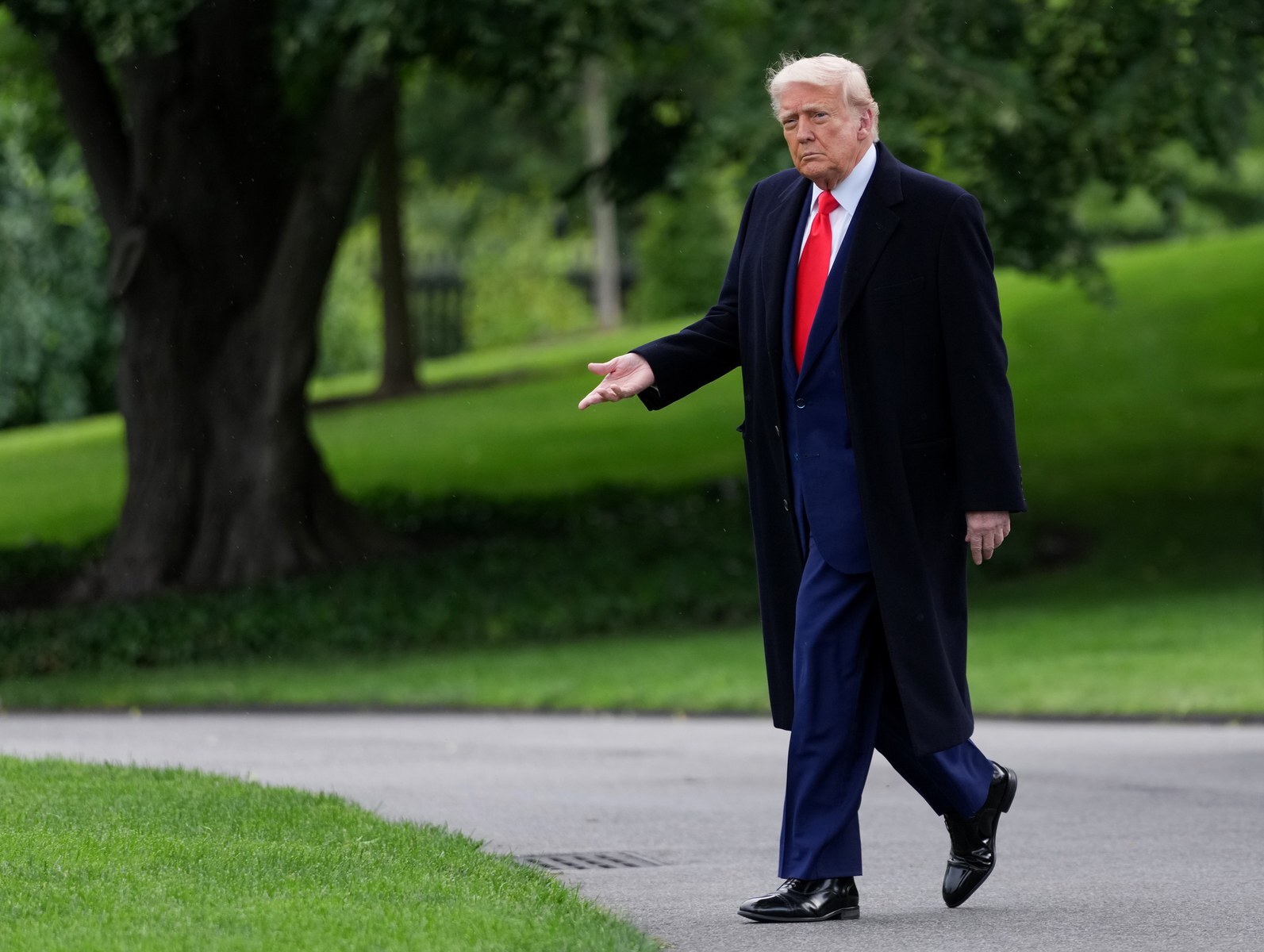 Trump threatens European Union with 50% tariff