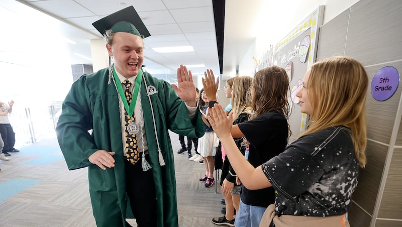 Photo gallery: Soon-to-be high school grads return to their elementary ...