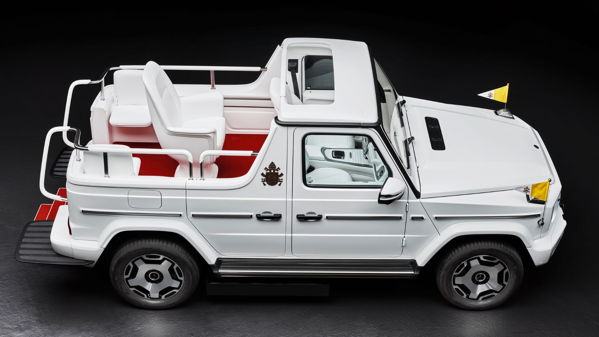The Pope’s New Mercedes G-Wagon: Leo XIV’s Popemobile