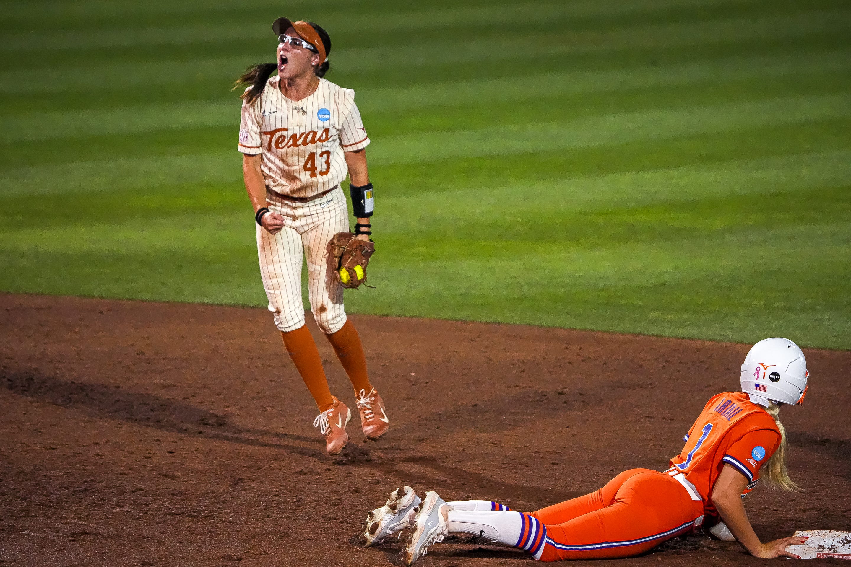 Clemson softball's season ends vs Texas, fails to make Women's College ...