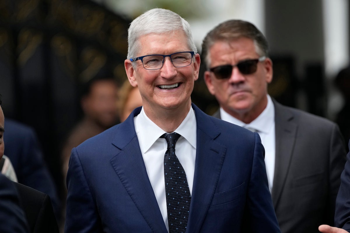 Apple CEO Tim Cook called Greg Abbott to press him to stop the state’s ...