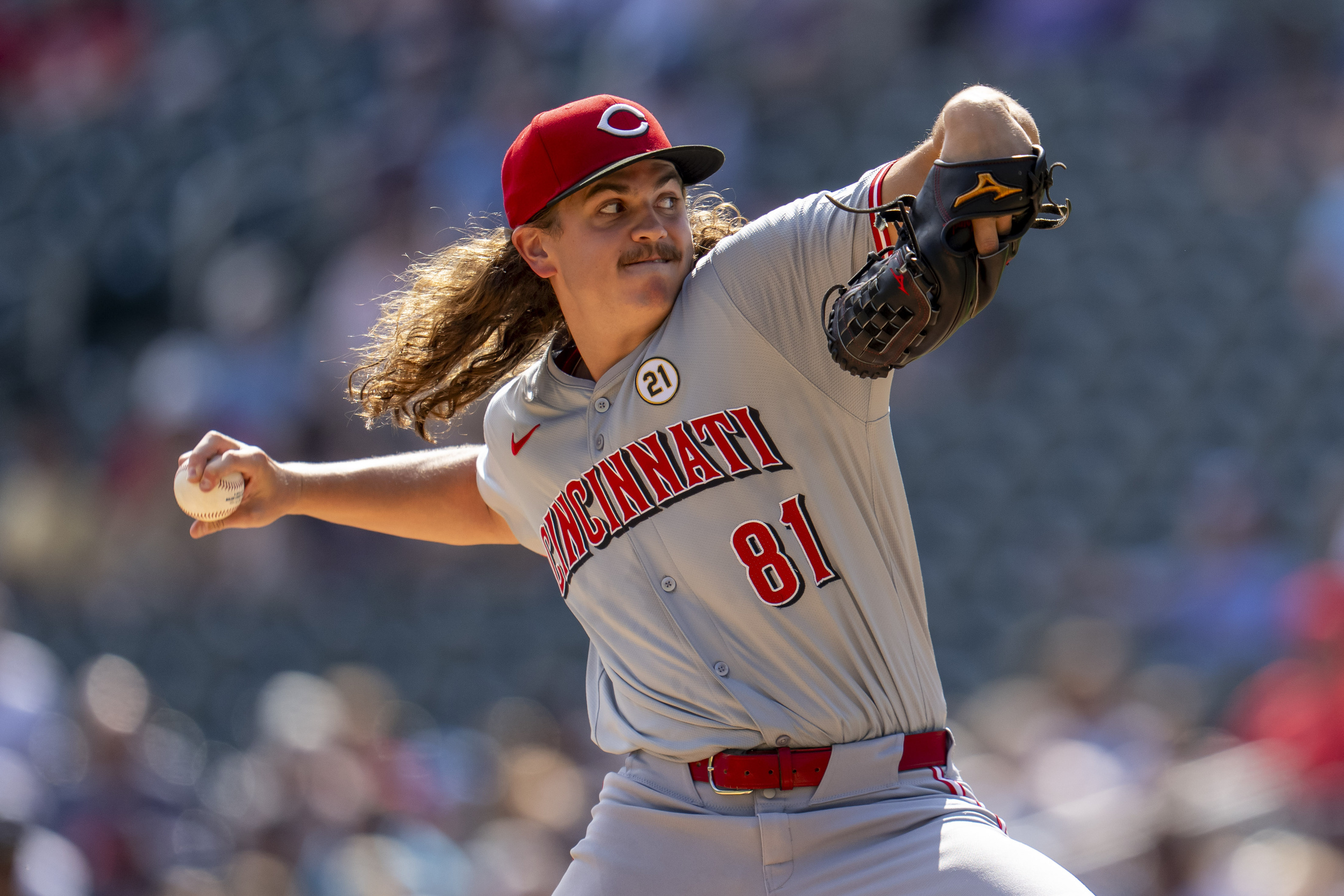 Reds rookie pitcher suffers oblique strain