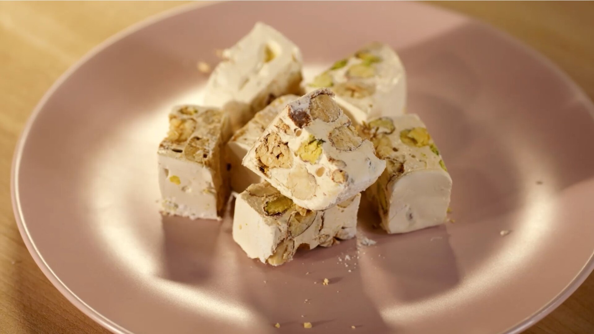 Réaliser un torrone parfait avec des noisettes, des amandes et des ...