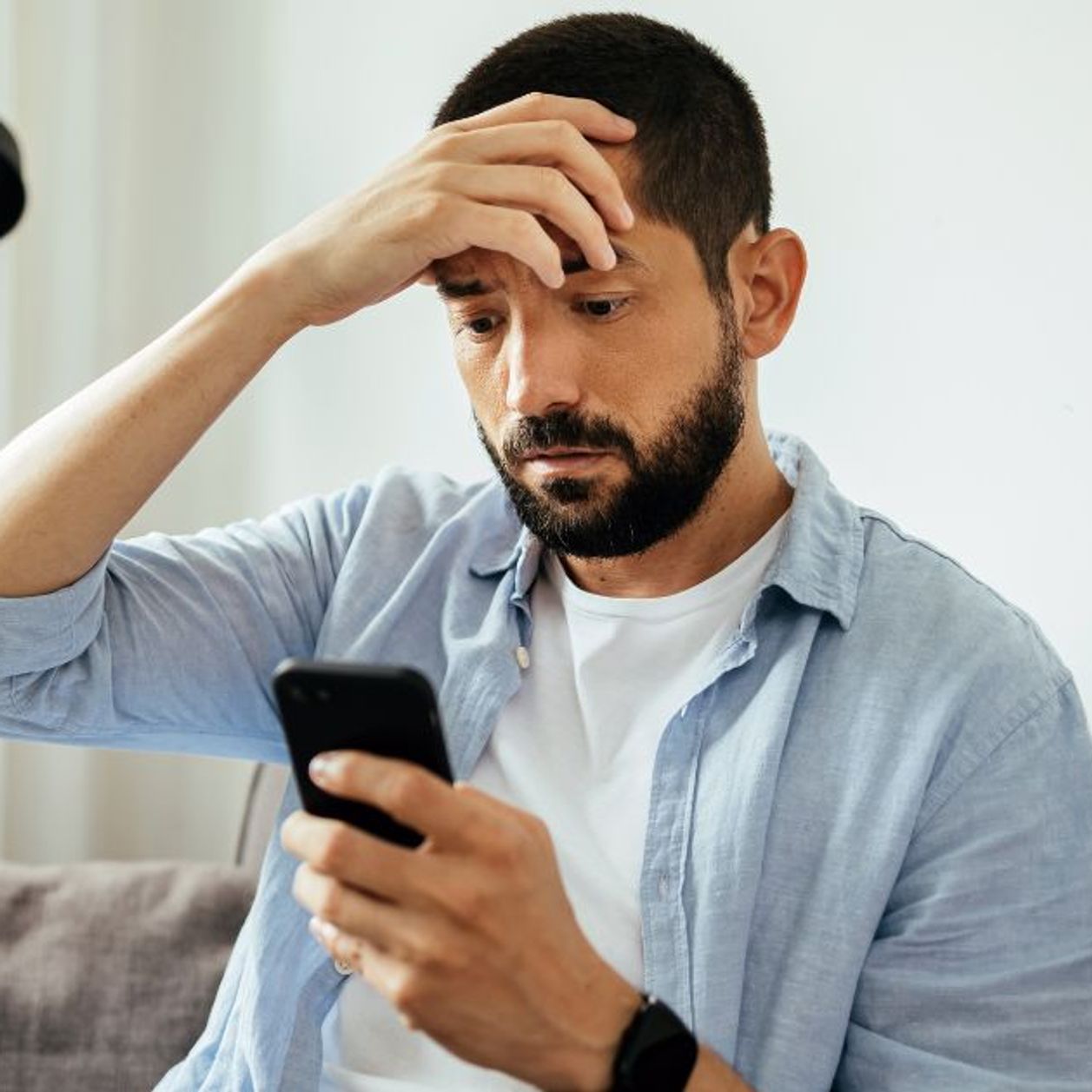 Il commande deux boissons et des chips en vacances et se retrouve avec 1 485 euros débité : sa ...