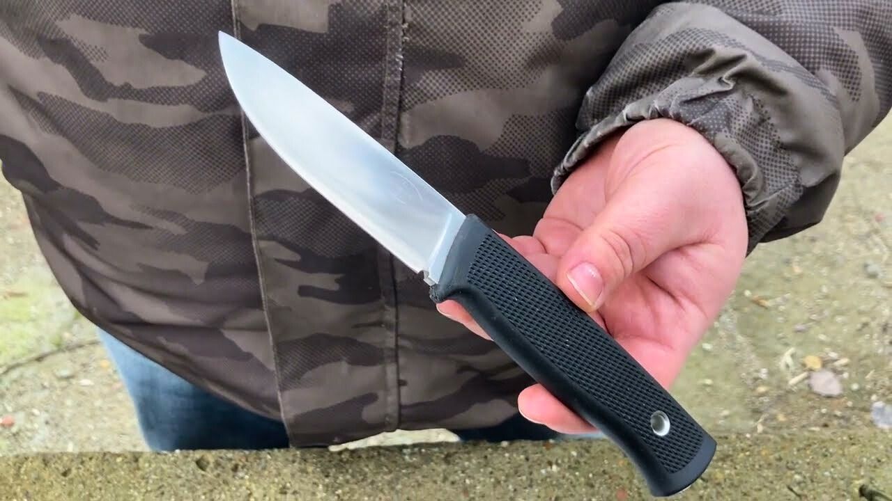 Small knives that do big work without snapping tips