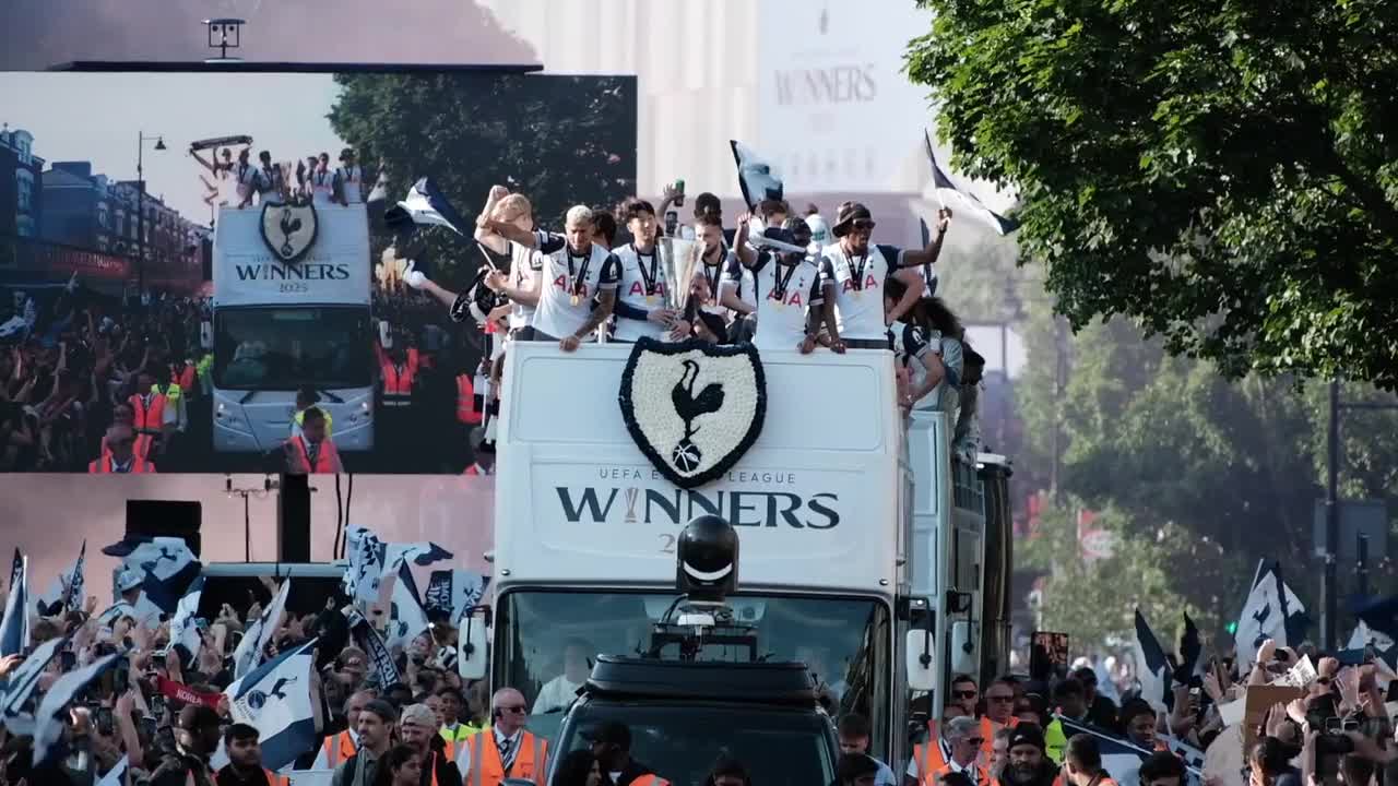 Thousands turn out for Tottenham Hotspur celebratory open top bus ...