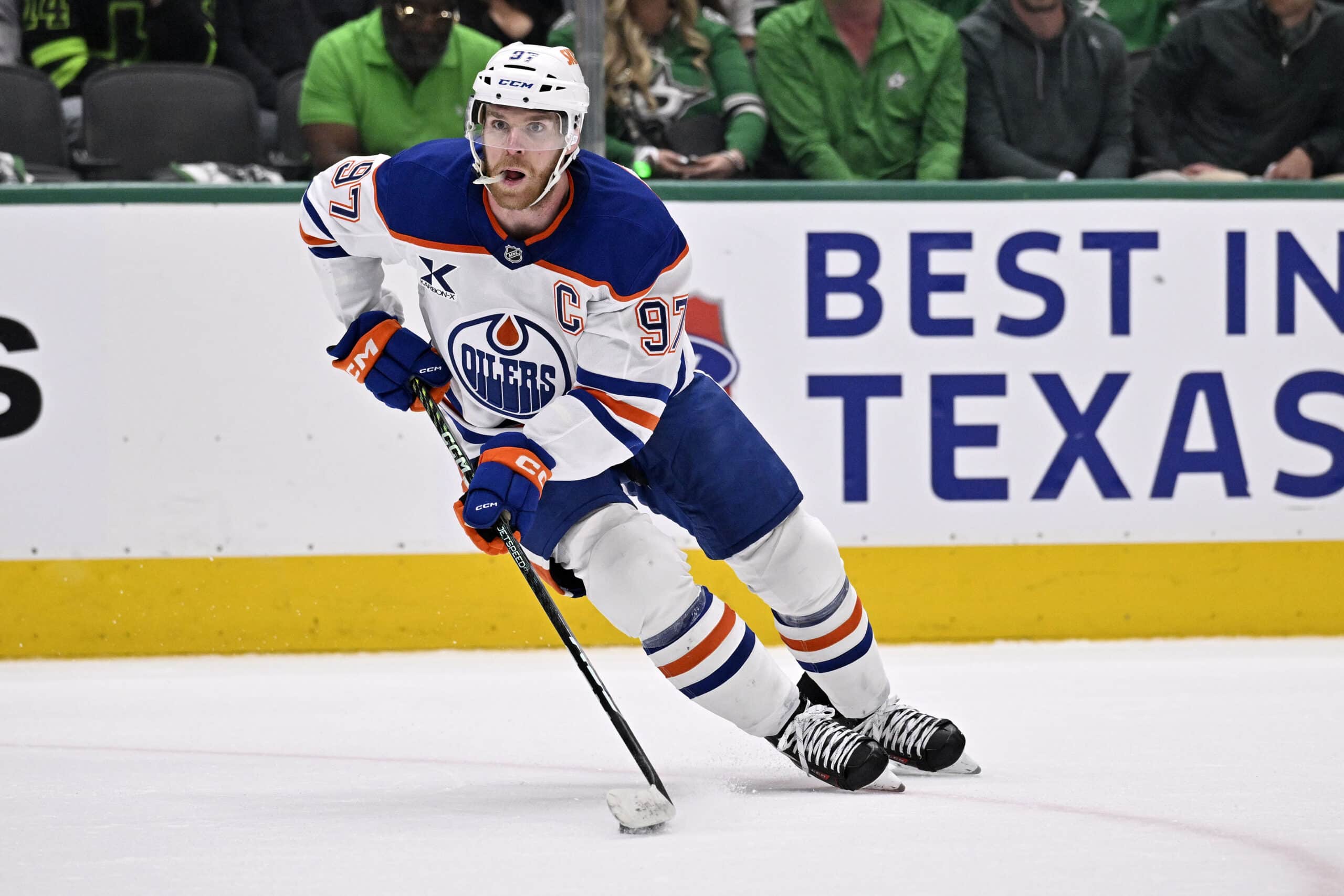 Edmonton Oilers kantaa koko Kanadan painolastia harteillaan