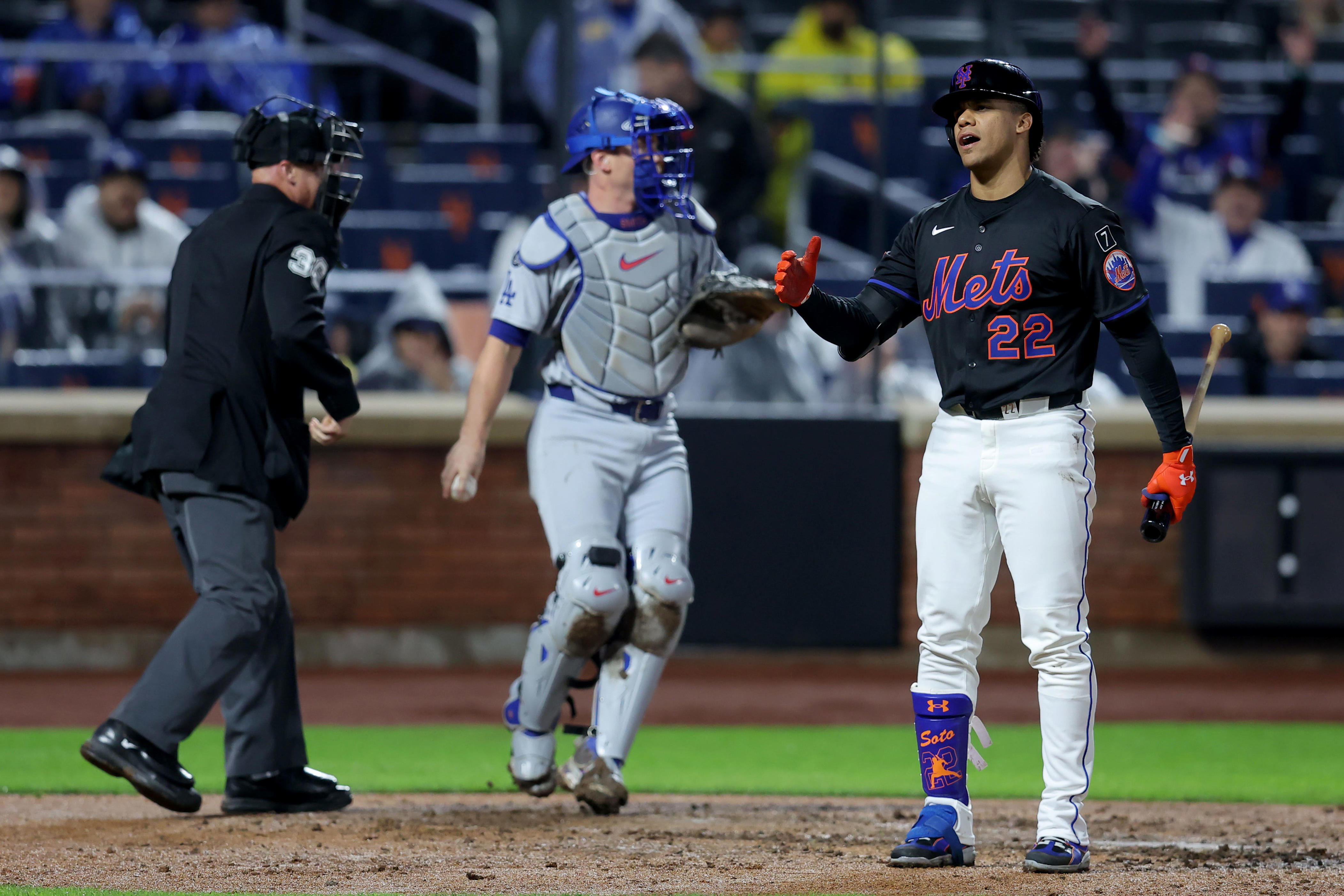 Mets rally from 3 runs down in ninth but come up empty in extra innings ...