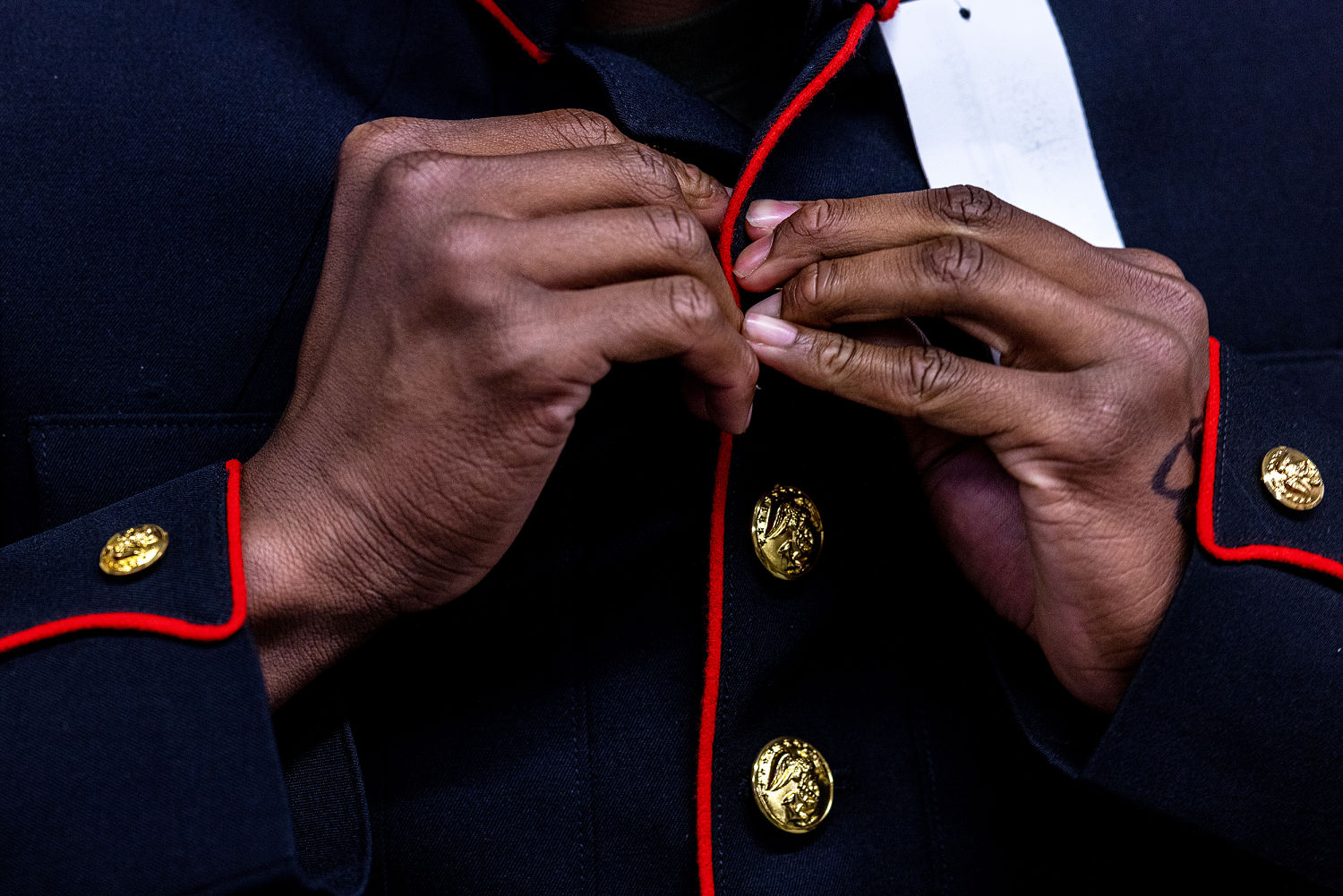 Dermatologists say Marines' tightened shaving waiver could hurt Black ...