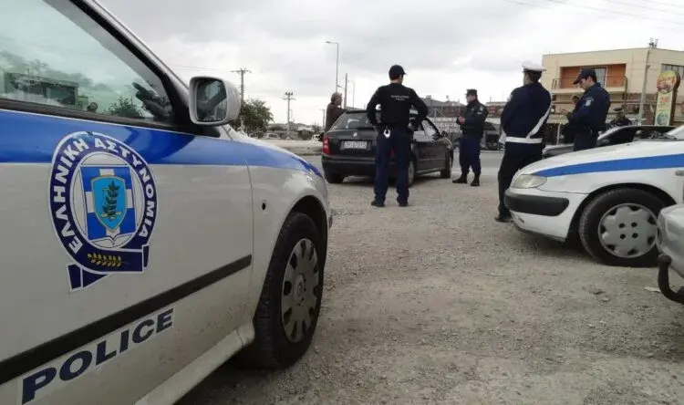 Μαχαίρια, σουγιάς, κουτάβια στα σκουπίδια, και όπλα, συλλήψεις από την ΕΛΑΣ