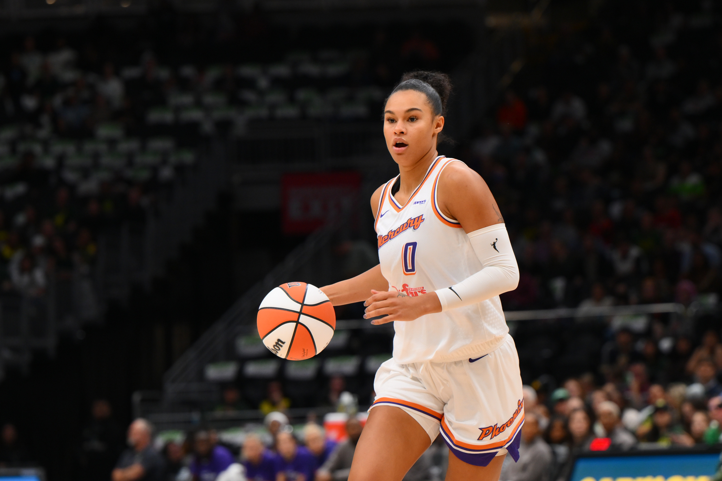 Mercury offense stalls late as it drops first game to the Storm