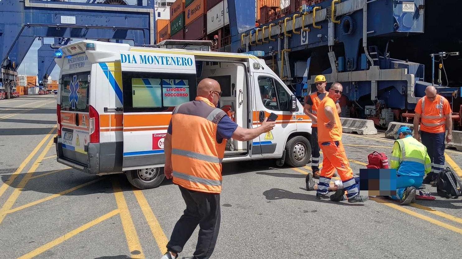 Livorno, si getta dalla ralla per evitare i container che precipitano ...