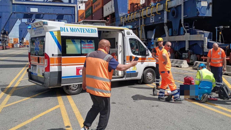 Livorno, si getta dalla ralla per evitare i container che precipitano ...