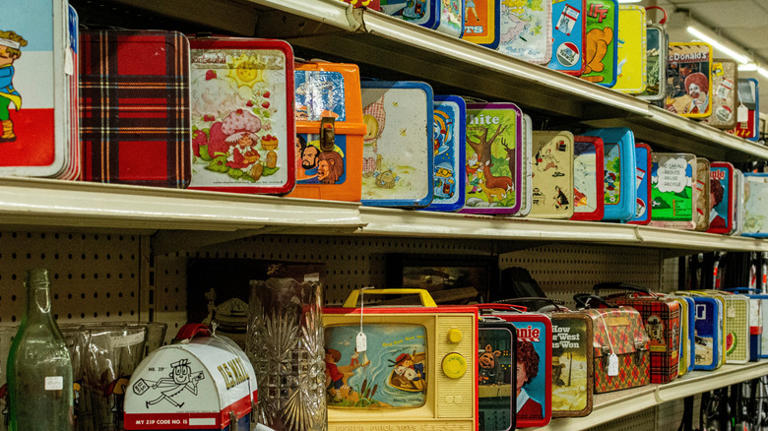 Why Old School Lunch Boxes Were Once Made Of Metal