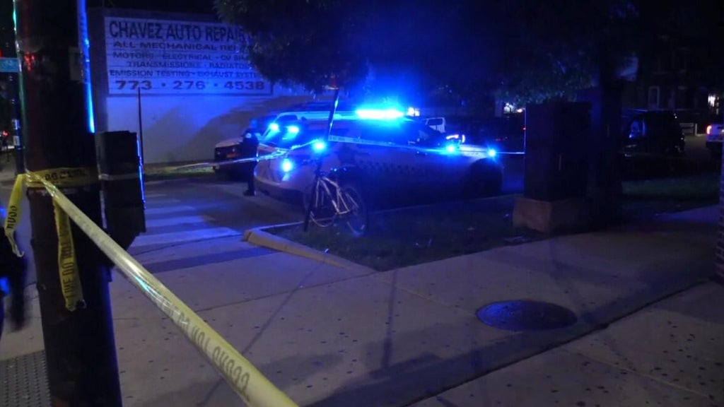 Man critically wounded in stabbing on Chicago's Northwest Side