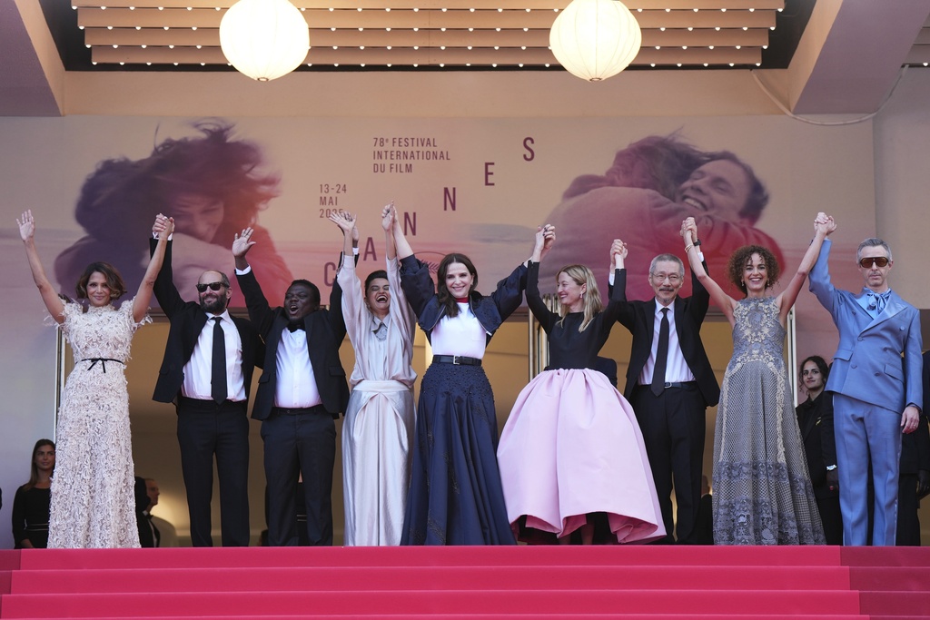 Cannes awards its Palme d'Or trophy to Iranian revenge drama 'It Was ...