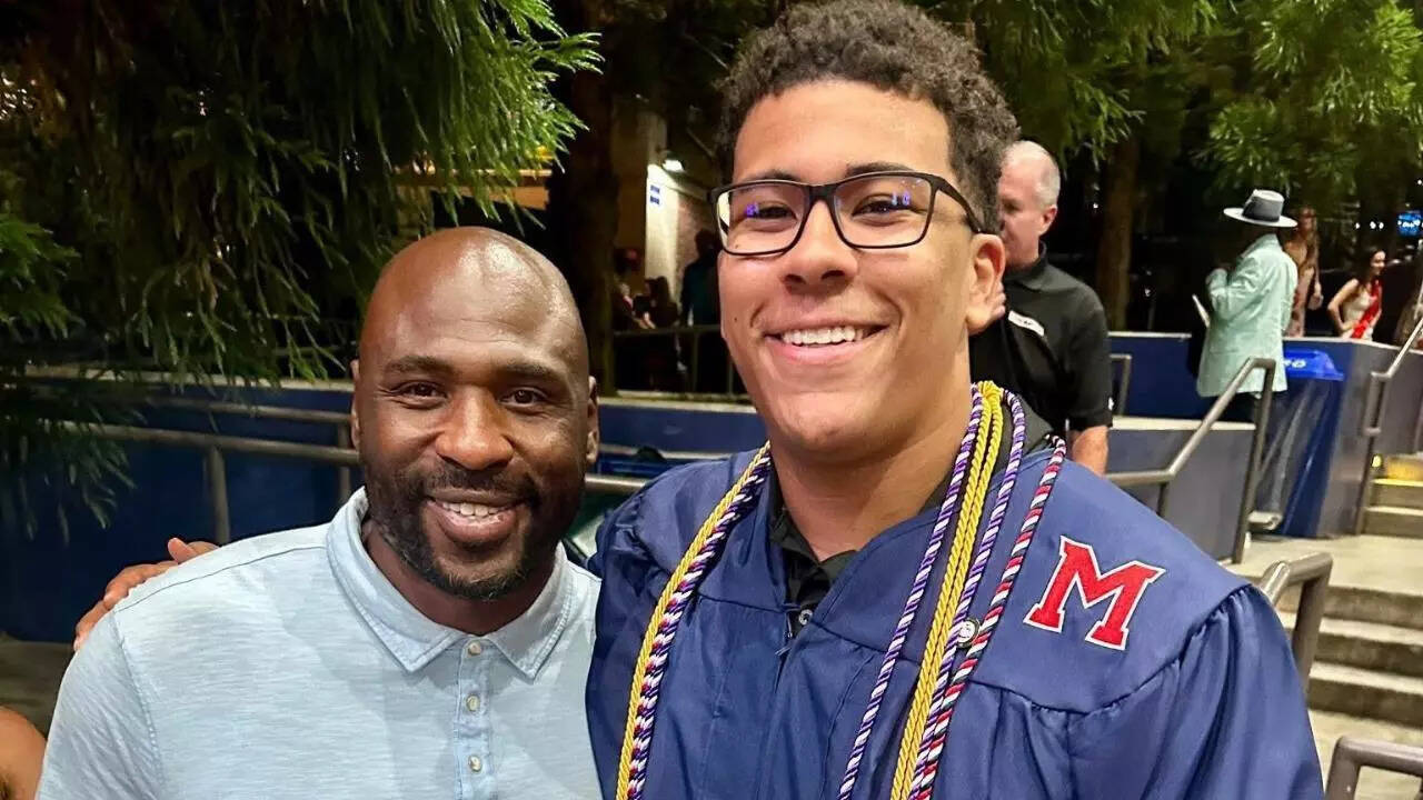 Brandon Jacobs son Brayden looks NFL ready in viral father son pic