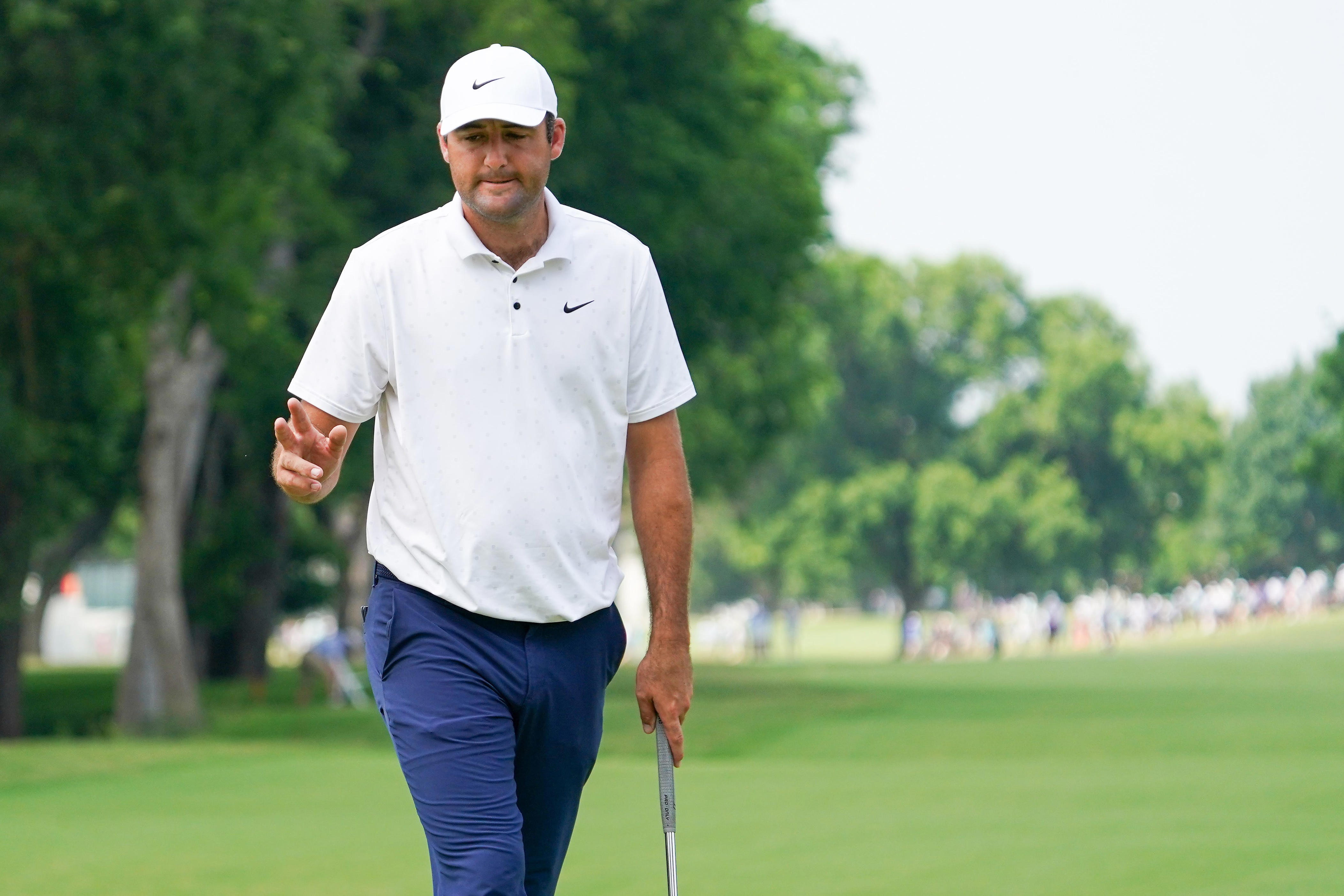 After barely making the cut, Scottie Scheffler climbs into top 10 at ...