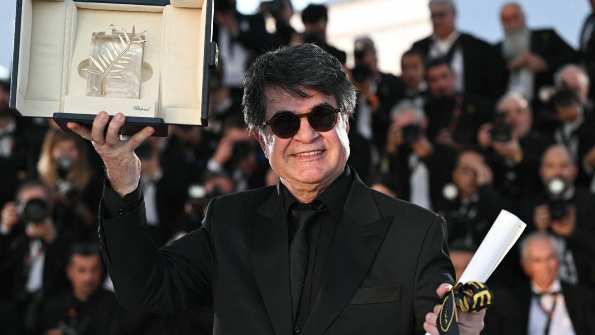 Jafar Panahi, el director iraní encarcelado, alza la Palma de Oro en ...