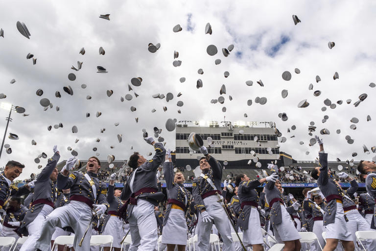 Trump's speech to West Point graduates mixes praise, politics and ...