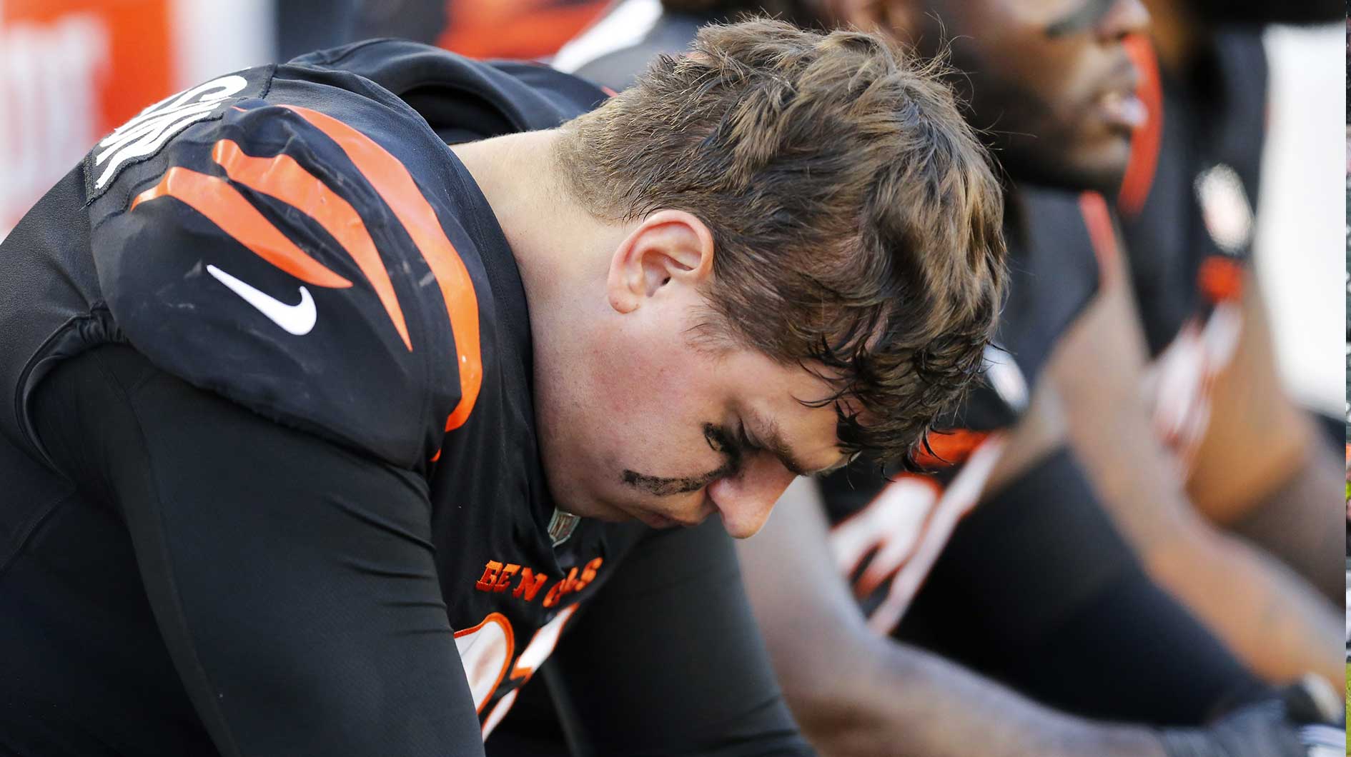 Bengals’ contract issues mount with Hendrickson, Stewart holdouts