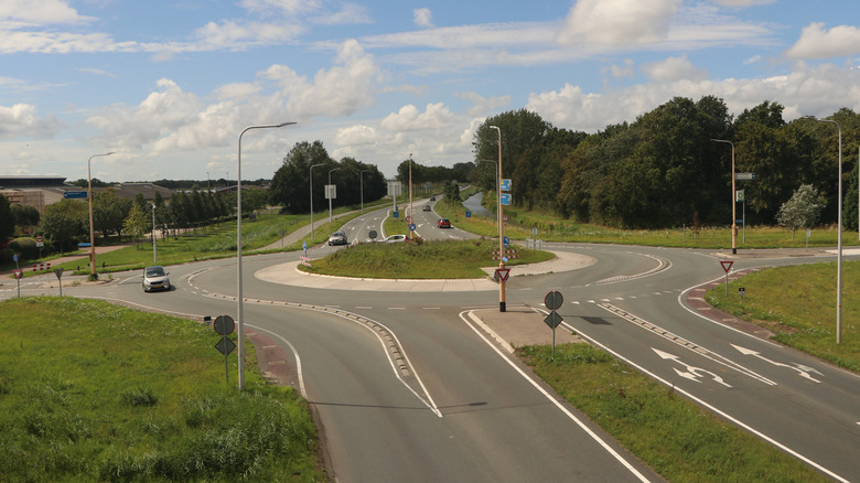 What Is A Turbo Roundabout And How Do You Safely Navigate One?