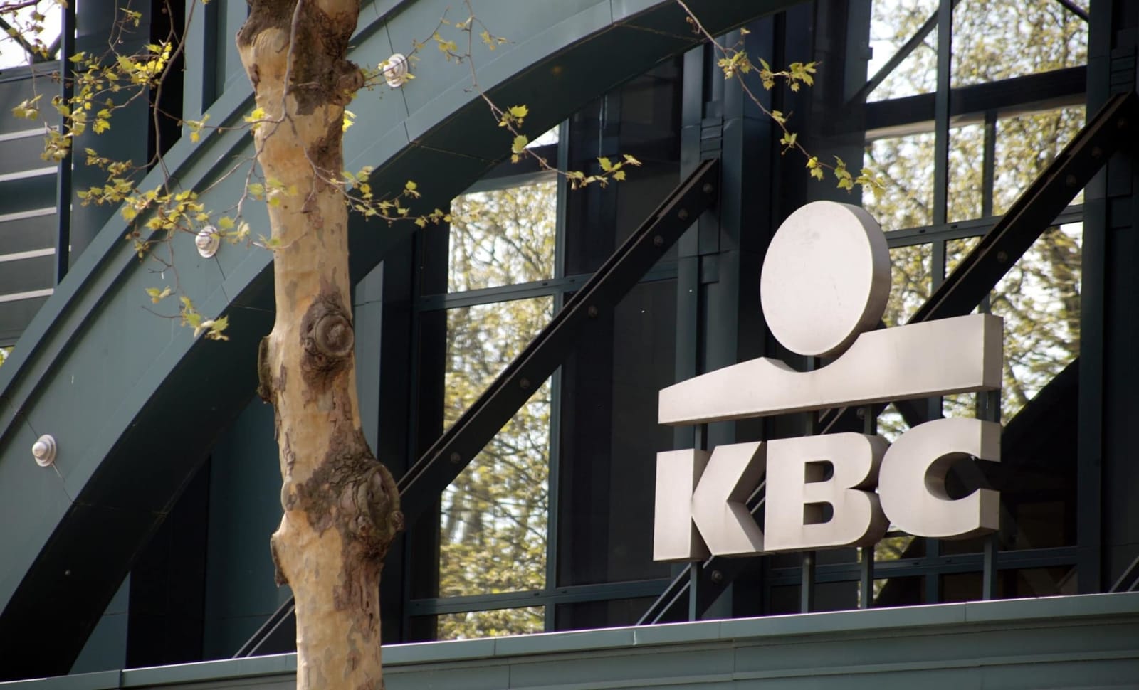 Des milliers de clients de la banque KBC victimes d’un fuite de données ...