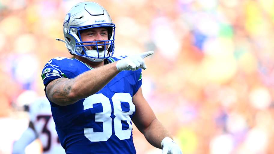 Breaking down Seahawks’ 2025 fullback race: Robbie Ouzts vs. Brady Russell