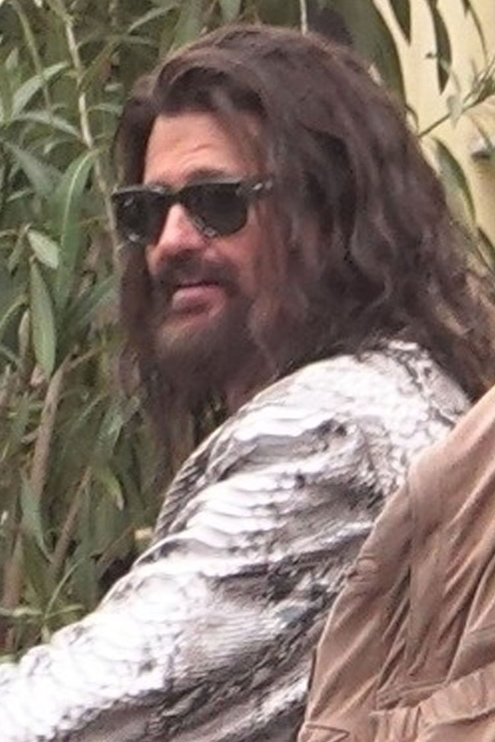 50 Wild Photos Of Celebs With Their Stunt Doubles That Made Me Do A ...