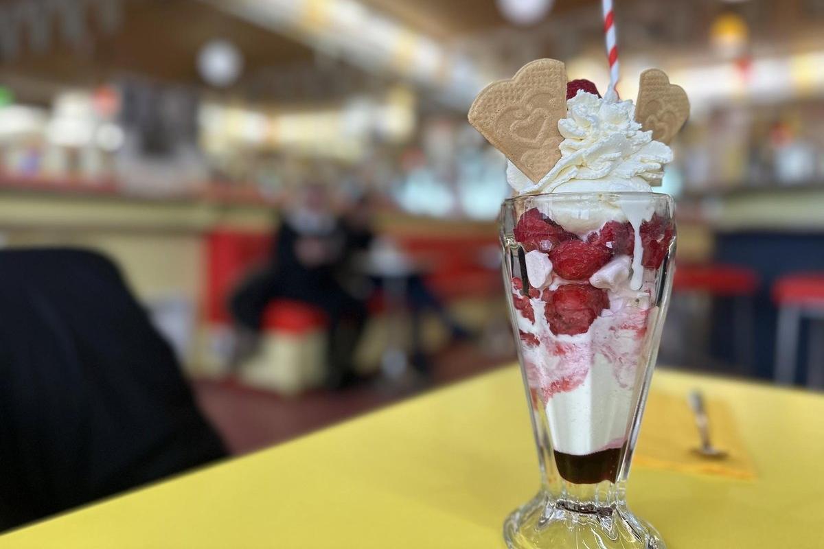 Alonzi's Harbour Bar: Yorkshire’s oldest ice cream parlour celebrates ...