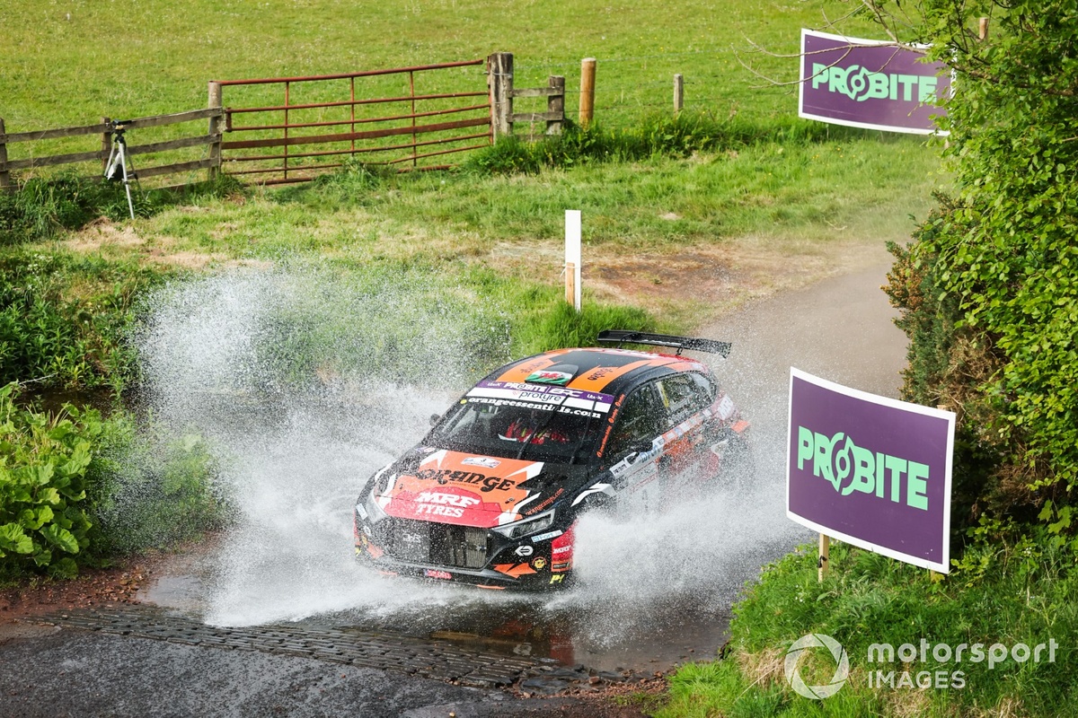 Leading co-driver dies after crash on Jim Clark Rally