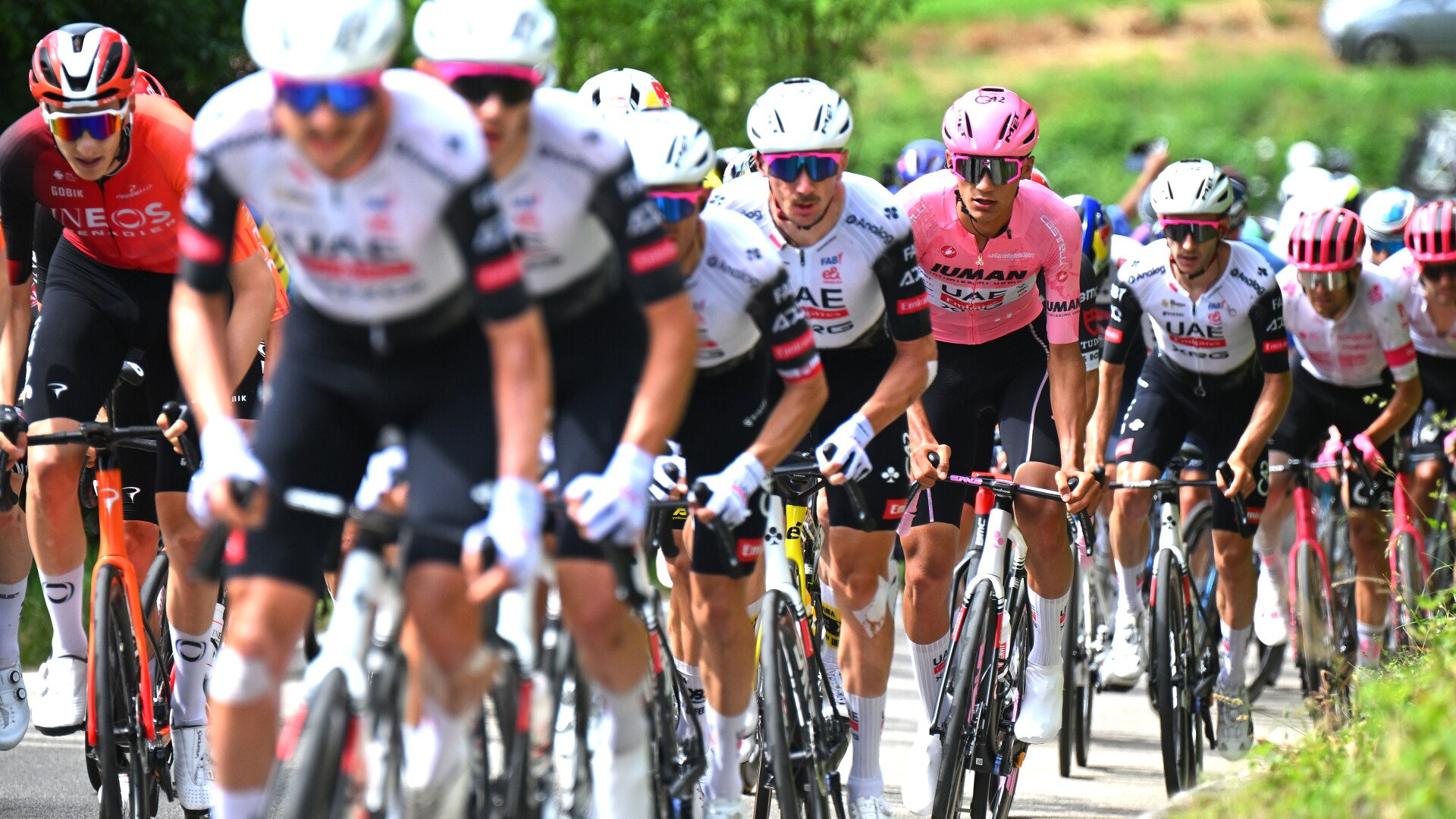 Mexico’s Del Toro completes full week in pink. He’s got one more to go ...