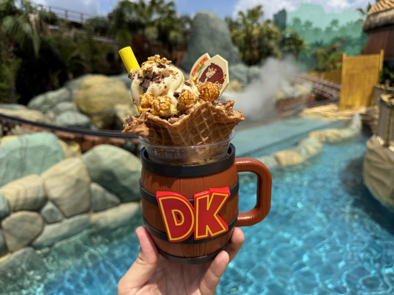 REVIEW: Cool Off with the DK Crush Float in Super Nintendo World at ...