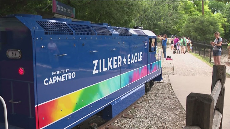 Zilker Eagle Train closed after car drives across the train tracks