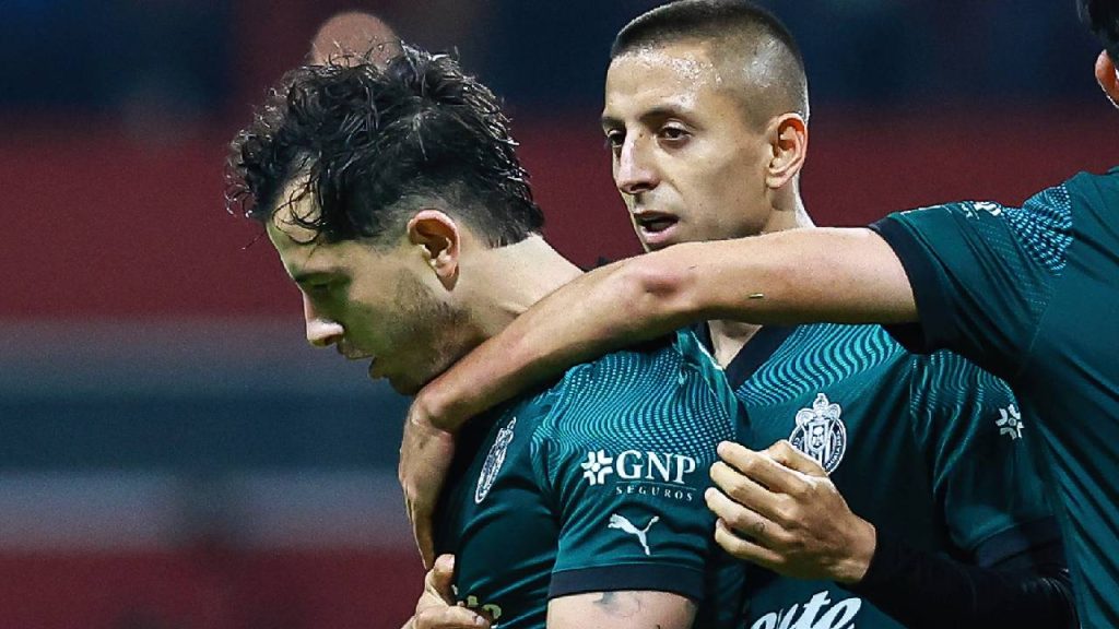 Filtran las primeras bajas que tendría Chivas con la llegada de Gabriel ...