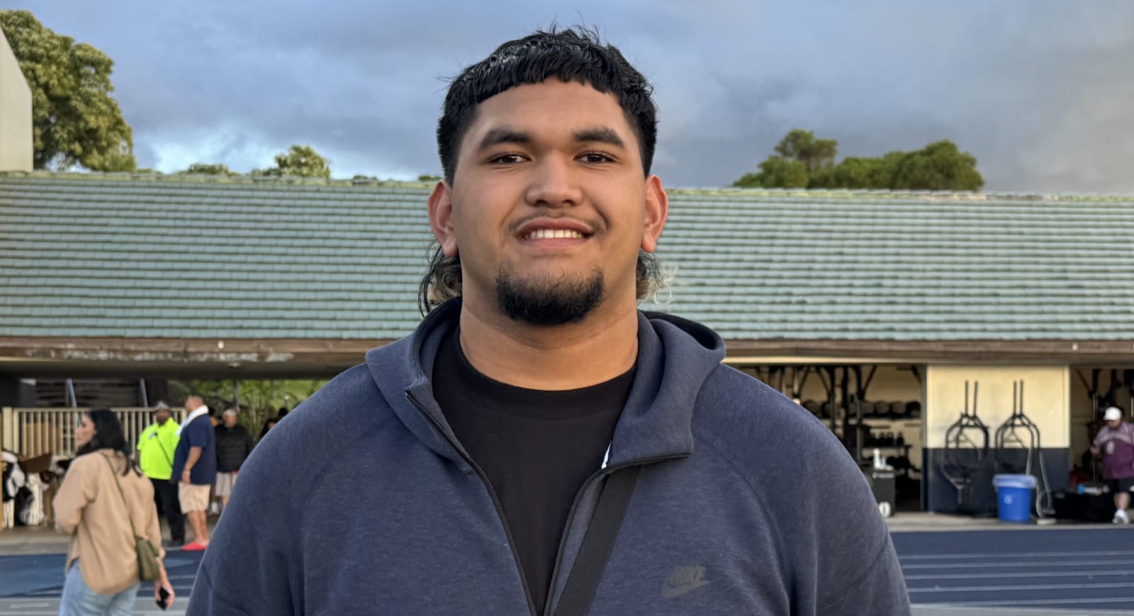 4-star OT Malakai Lee names final four schools