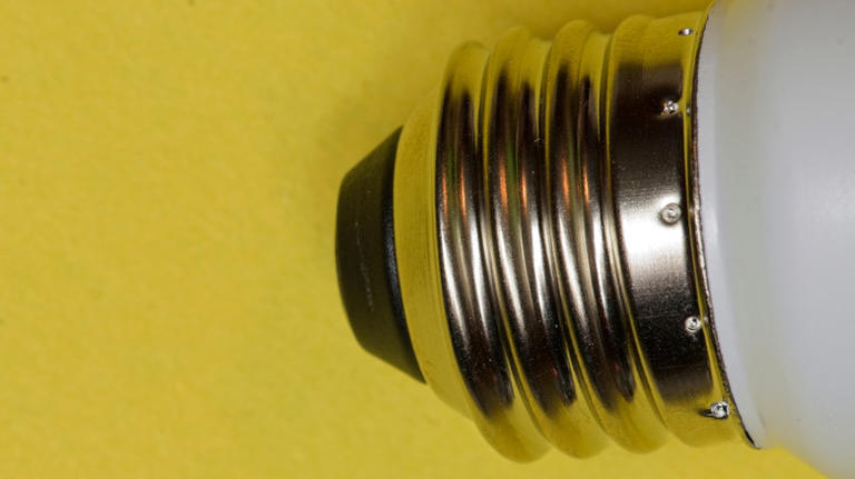 A19 Vs. E26 Light Bulbs: What The Numbers Mean & How They're Different ...