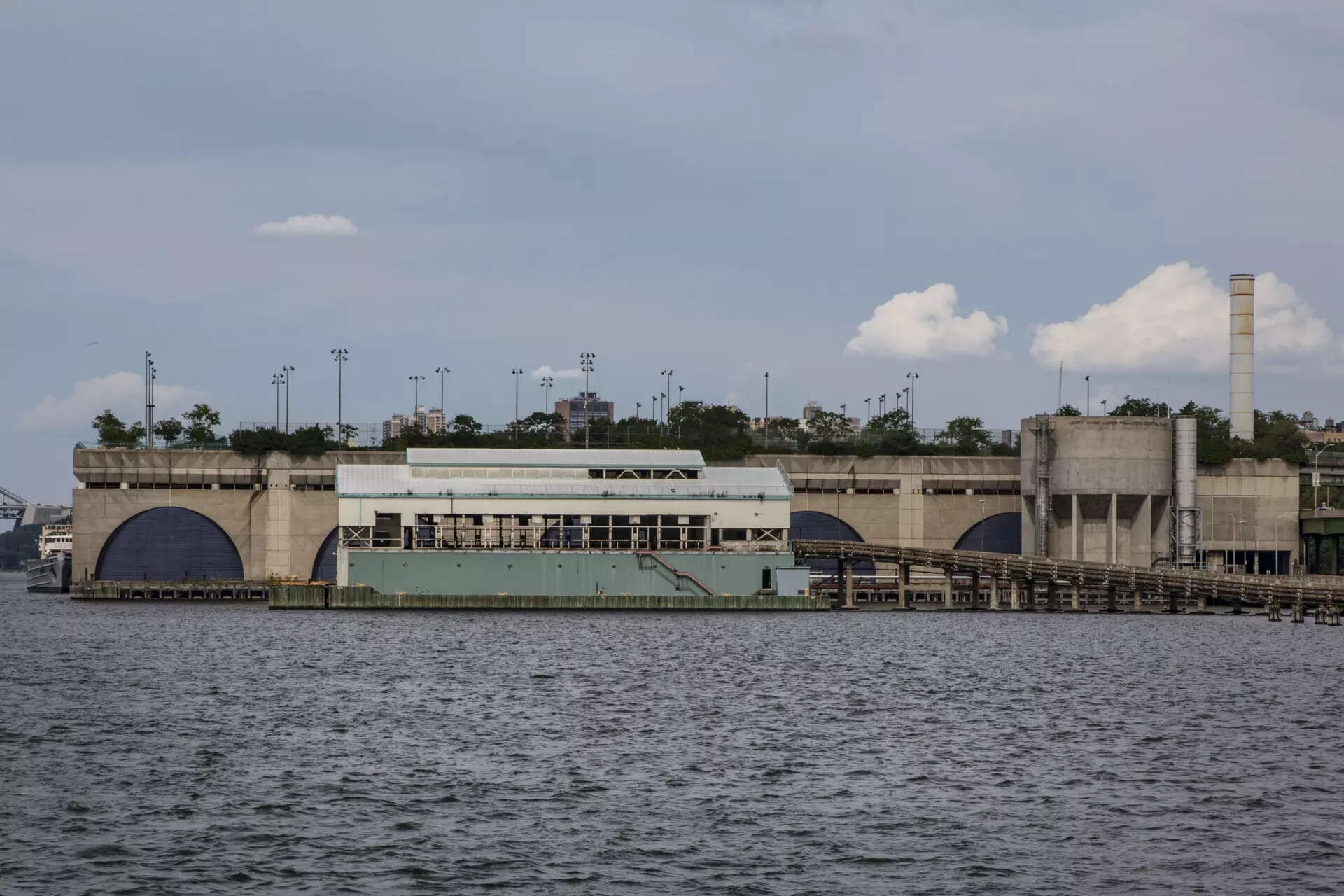 Hudson river sewage boat explosion kills one worker, injured two