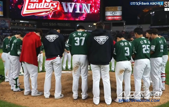 Let's win. Silence after the game. The head coach was also touched by ...