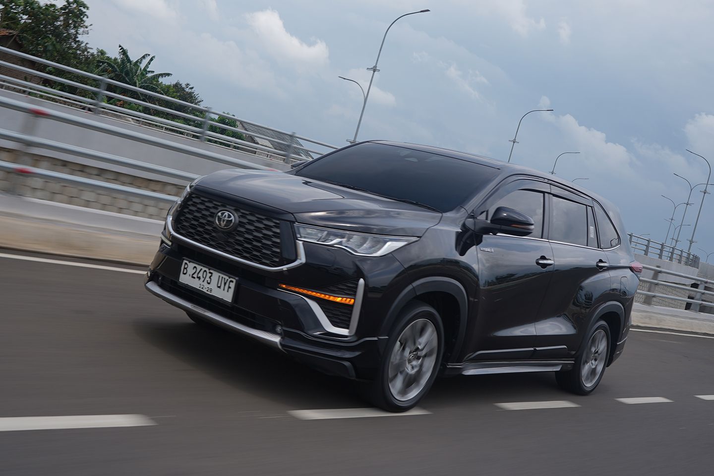 Paska Idul Adha, Harga Ban Toyota Innova Zenix Dijual Mulai Segini
