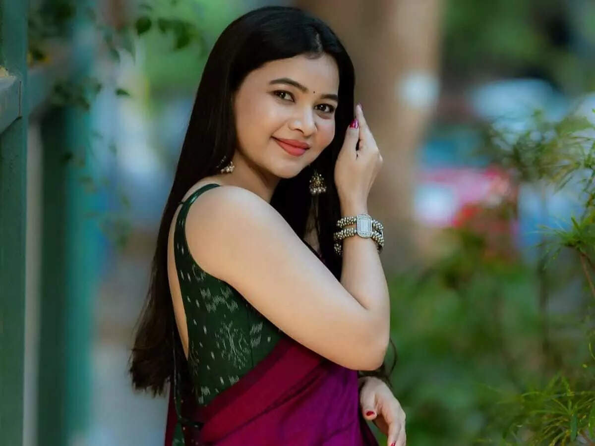 Television actress Poojitha joins the cast of ‘Singapenne’