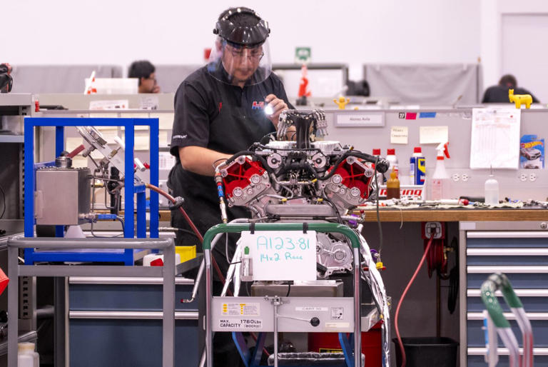 An inside look at the control center behind Honda's IndyCar racing effort