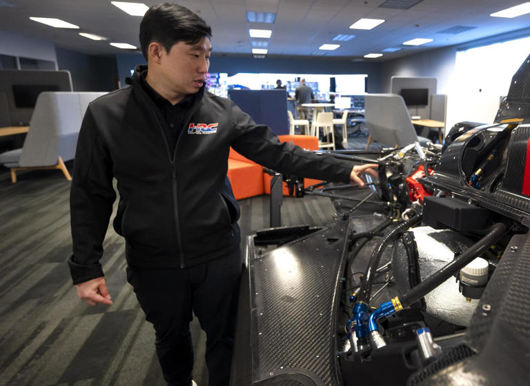 An inside look at the control center behind Honda's IndyCar racing effort