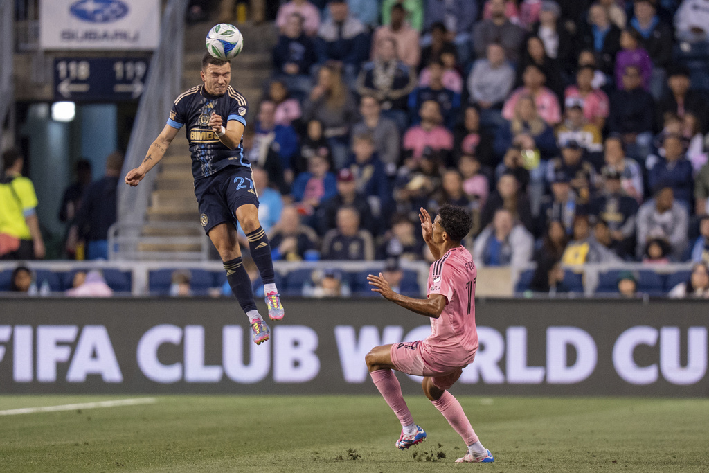 Messi's late free kick goal sparks Inter Miami to rally for a 3-3 tie ...