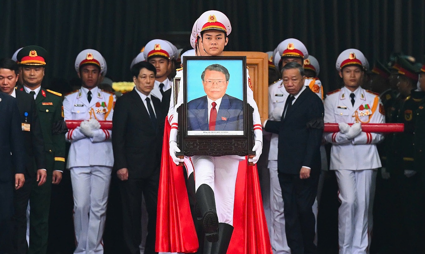 Memorial service held for former State President Tran Duc Luong