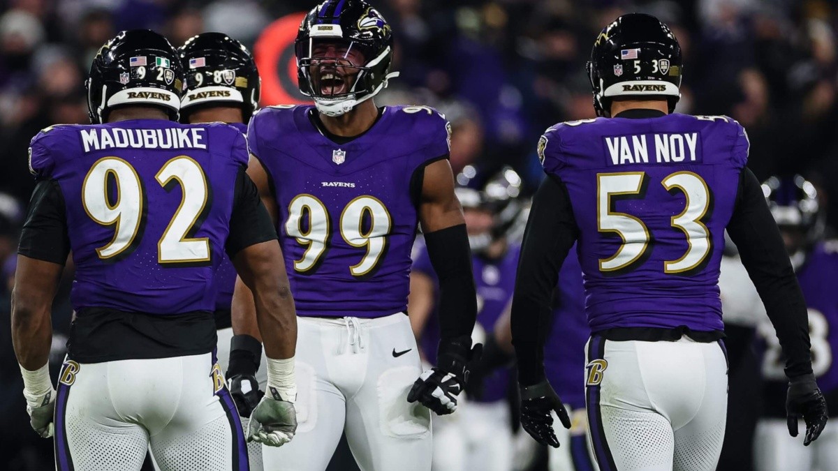 NFL: Ravens Stars Publicly Request Swimming Lessons from Michael Phelps