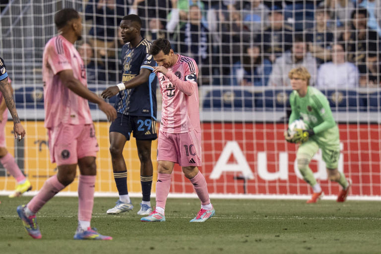 Messi's late free kick goal sparks Inter Miami to rally for a 3-3 tie ...